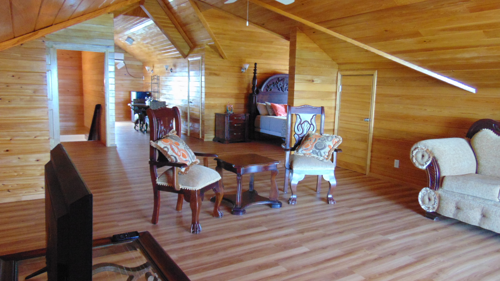 Flamingo Suite – Red Knot Manor